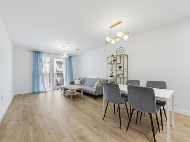 Luxury 1 Bed | Balcony Rooftop Garden