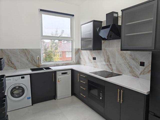 Luxury 1 Bed Flat in M14 Available from 1St July