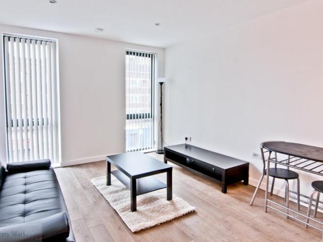 LUXURY 1 bedroom flat in E1, walk to tube