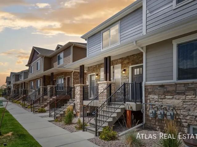 Luxury 2 Bed/2 Bath Townhome in the of Cheyenne!