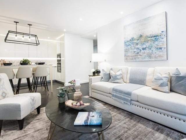 Luxury 2 bed 2 bath apartment in Nine Elms, SW11