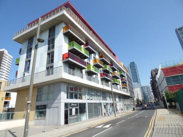 Luxury 2 Bed, 2 Bath, Balcony, Gym, Stratford, E15
