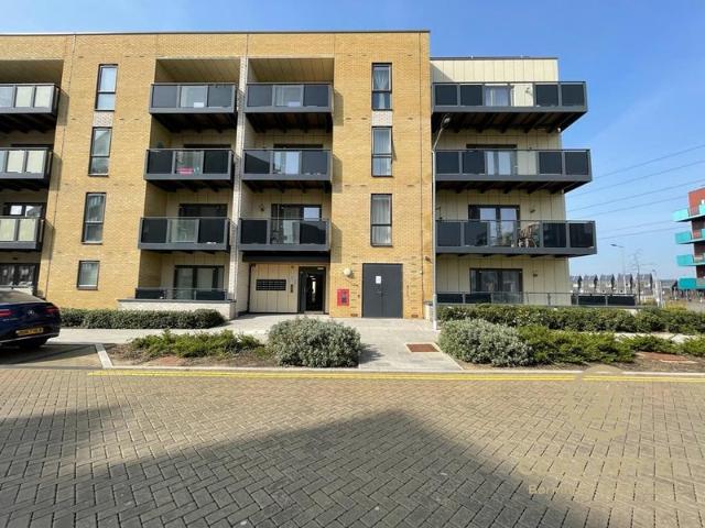 Luxury 2 bed, 2 bath with Balcony, Barking IG11