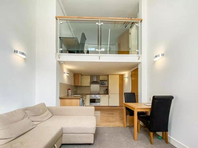 Luxury 2 Bed Duplex + Home Office | Bloomsbury