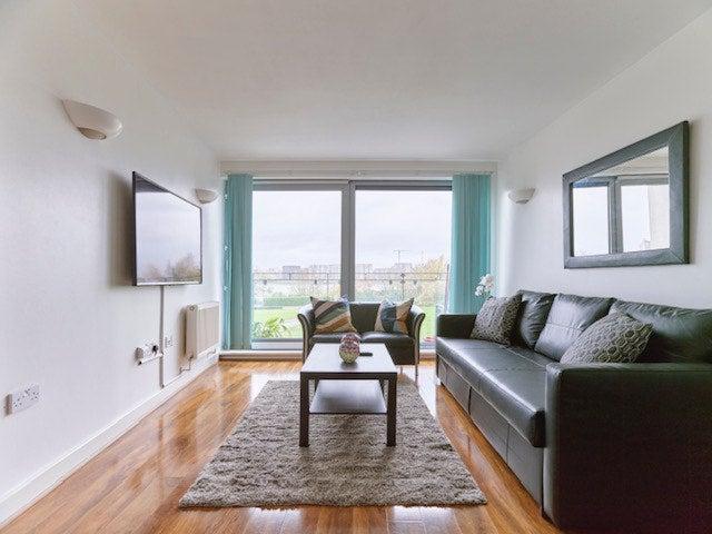 Luxury 2 Bed Riverside Apartment