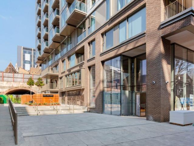 Luxury 2 bed with Balcony, Gym, Pool, Cinema, E1