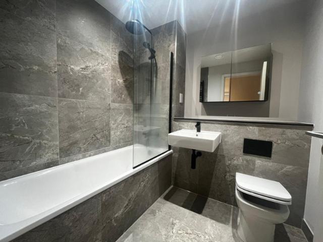 Luxury 2 bedroom apartment in Waterhouse Gardens