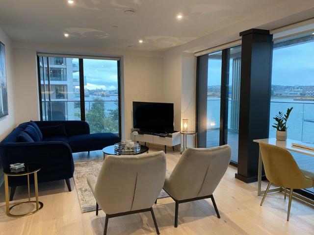 Luxury 2 bedroom Flat River Views Docklands