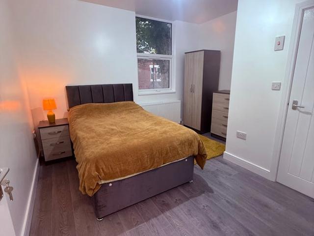 Luxury 4 bed 4 en suites