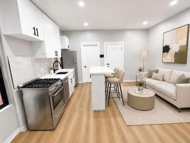 Luxury 4 room Detached House for rent in Queens, New York