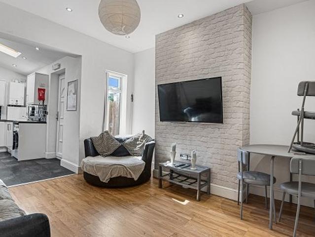 Luxury 5 Bedroom, 5 Bathroom Home just steps from Hallam University City Campus
