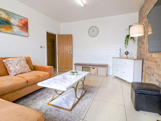 Luxury 6 Bed 3 Bath for up to 14