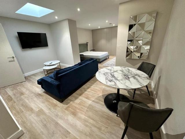 Luxury City Centre Flat inc. Elec, Water