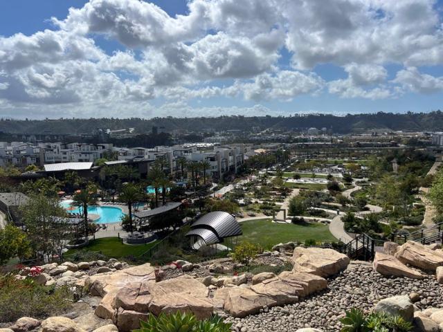 Luxury Civita Townhome room for rent