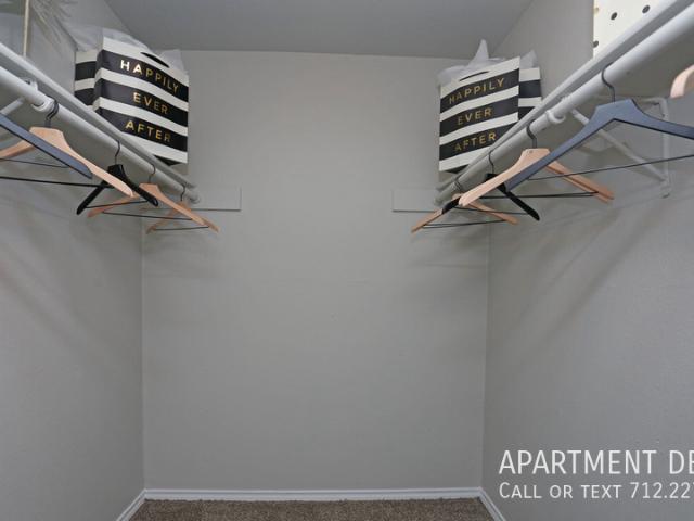 Luxury apartment community in Cypress Station6 reduced rents!