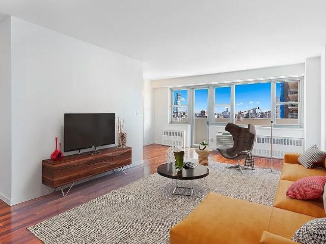 Luxury apartment complex for rent in 100 West 93rd Street, New York