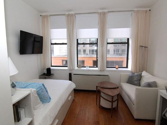 Luxury apartment complex for rent in 150 Nassau Street, New York