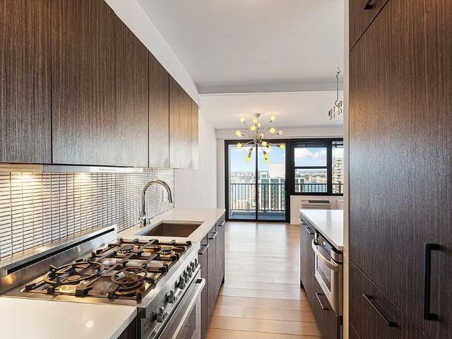 Luxury apartment complex for rent in 175 West 95th Street, New York