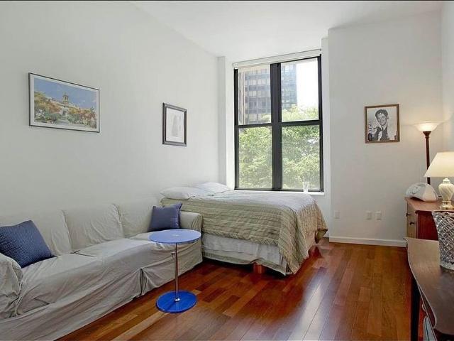Luxury apartment complex for rent in 1 Wall Street Court, New York