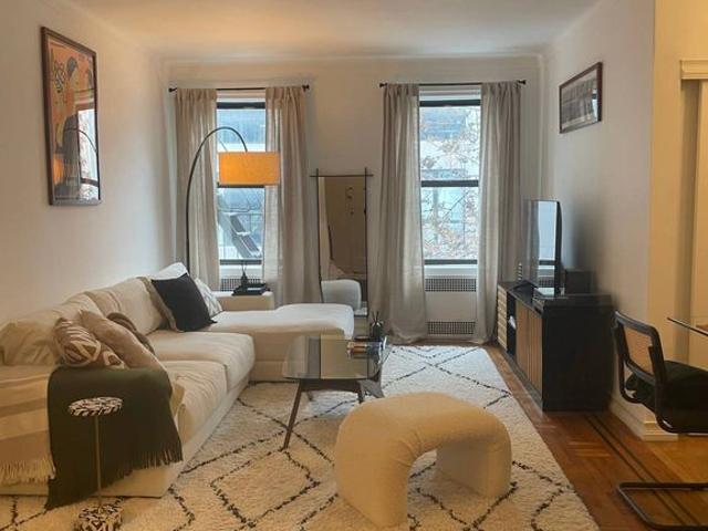 Luxury apartment complex for rent in 20 Clinton Street, New York