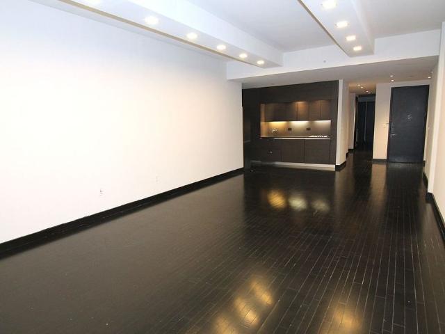 Luxury apartment complex for rent in 20 Pine Street, New York