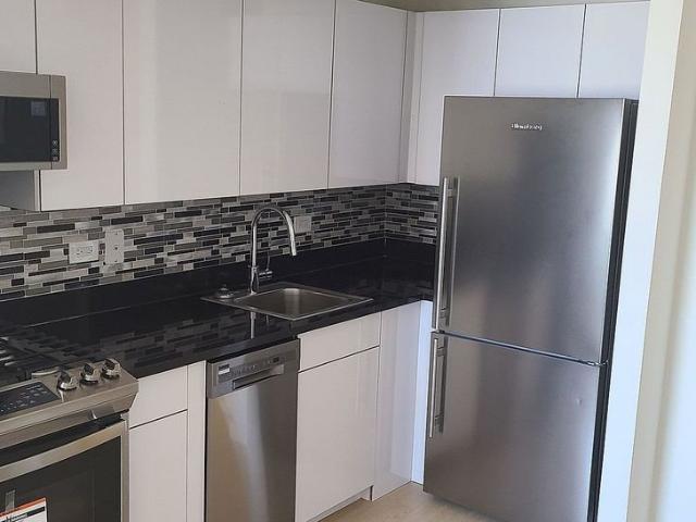 Luxury apartment complex for rent in 20 West Street, New York