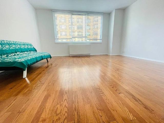 Luxury apartment complex for rent in 235 East 40th Street, New York