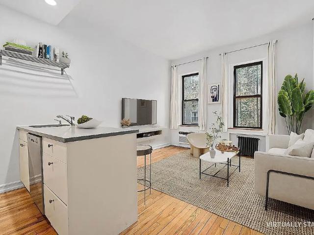 Luxury apartment complex for rent in 237 East 88th Street, New York