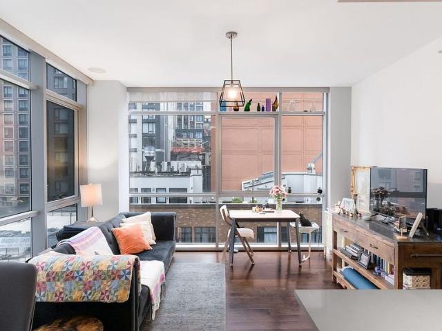 Luxury apartment complex for rent in 26 26 Jackson Avenue, Queens, New York