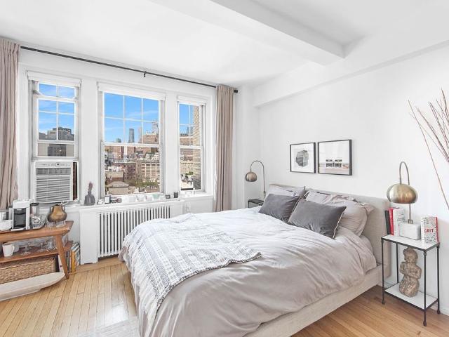 Luxury apartment complex for rent in 299 West 12th Street, New York