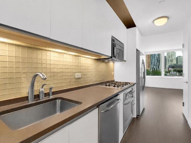 Luxury apartment complex for rent in 306 Gold Street, Brooklyn Heights, Brooklyn, New York