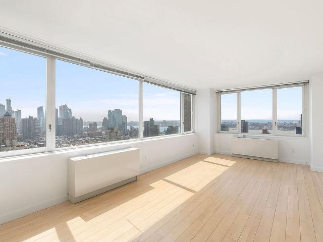 Luxury apartment complex for rent in 322 West 57th Street, New York