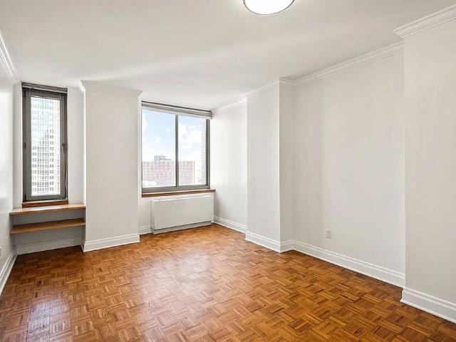 Luxury apartment complex for rent in 400 East 90th Street, New York