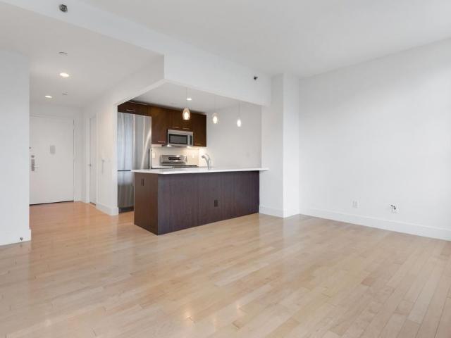 Luxury apartment complex for rent in 5 09 48th Avenue, Queens, New York