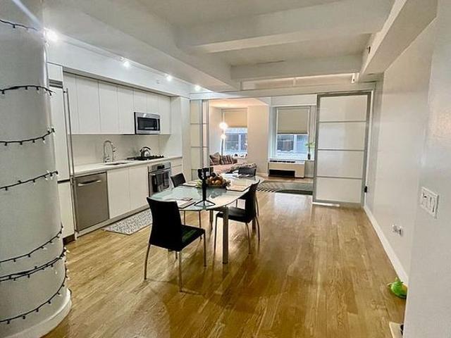 Luxury apartment complex for rent in 90 William Street, New York