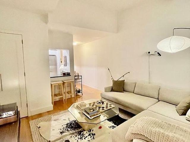 Luxury apartment complex for rent in 99 John Street, New York