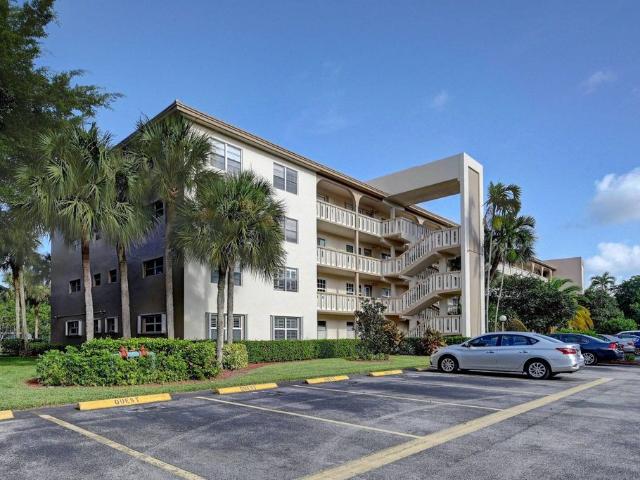 Luxury apartment complex for rent in Coconut Creek, United States