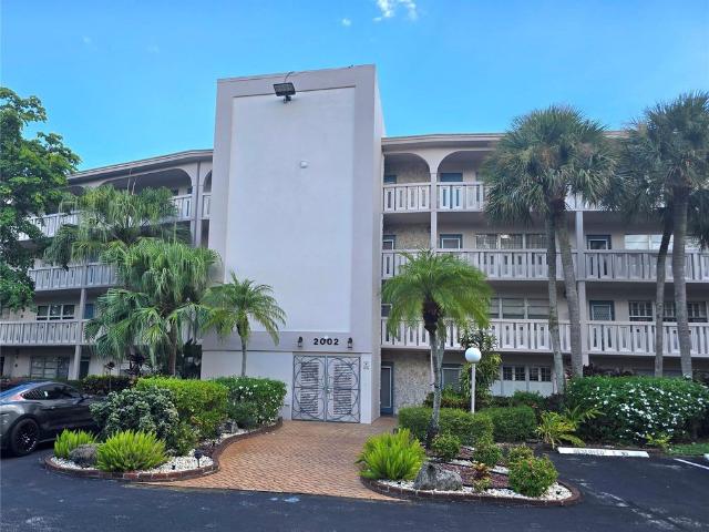 Luxury apartment complex for rent in Coconut Creek, United States