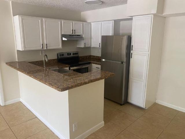 Luxury apartment complex for rent in Coconut Creek, United States