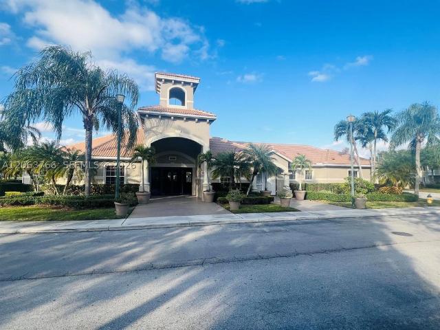 Luxury apartment complex for rent in Coconut Creek, United States