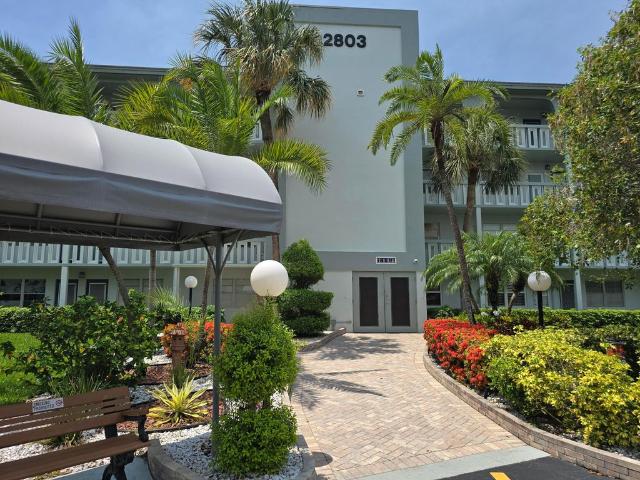 Luxury apartment complex for rent in Coconut Creek, United States