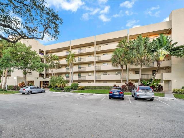Luxury apartment complex for rent in Coconut Creek, United States