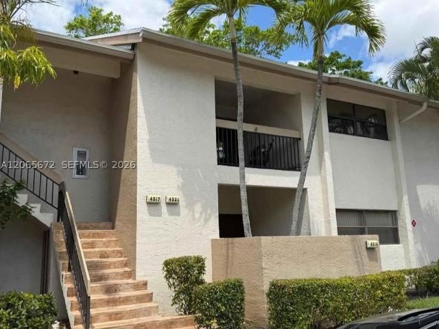 Luxury apartment complex for rent in Coconut Creek, Florida