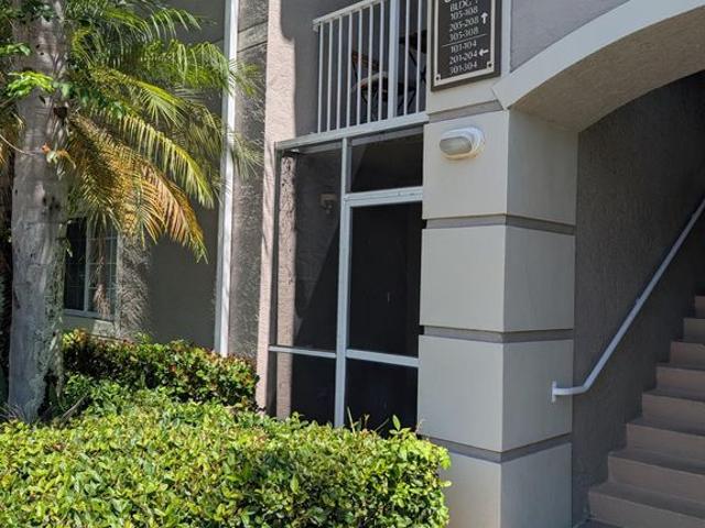 Luxury apartment complex for rent in Coconut Creek, Florida