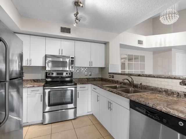 Luxury apartment complex for rent in Coconut Creek, Florida