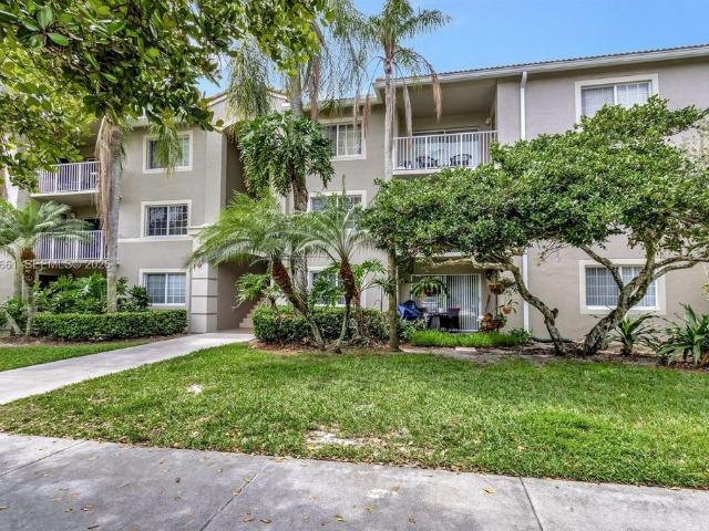 Luxury apartment complex for rent in Coconut Creek, Florida