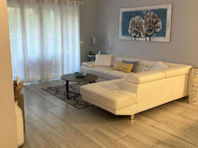 Luxury apartment complex for rent in Coconut Creek, Florida