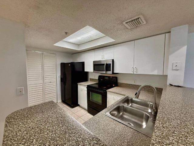 Luxury apartment complex for rent in Coconut Creek, Florida