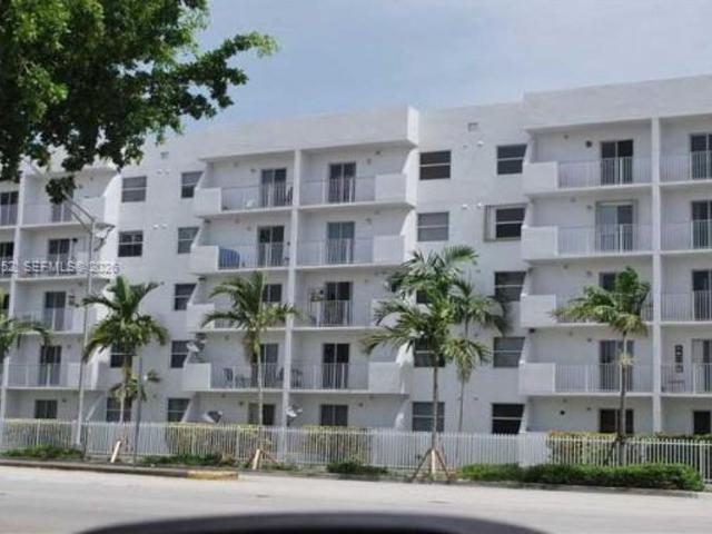 Luxury apartment complex for rent in Coconut Grove, Florida