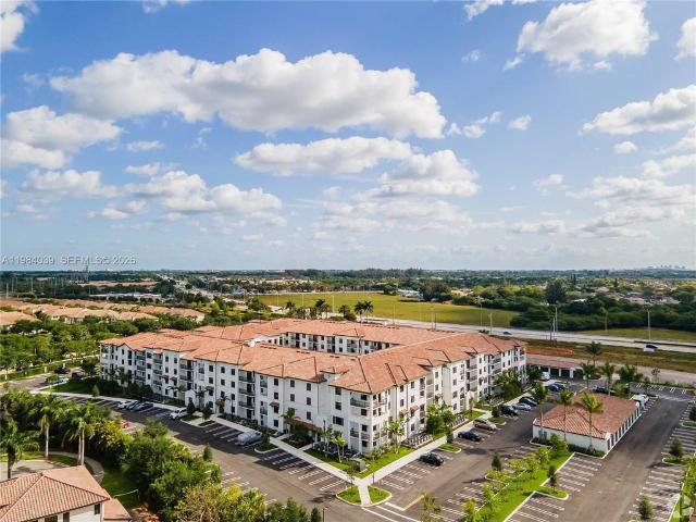 Luxury apartment complex for rent in Cooper City, United States